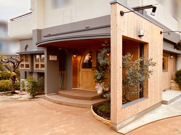 【徳島市】ビンテージカップなどでドリンクが味わえる♪9月にオープンしたカフェ「Smuk（スモック）」のオープン情報＆食レポをお寄せいただきまし ...